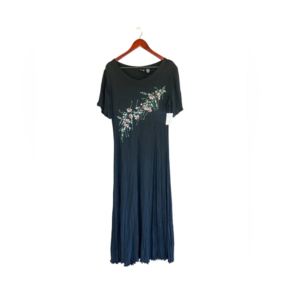 Bila | Dresses | Vintage 9s Black Floral Embroidered Shift Rayon Long ...